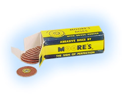 E.C. Moore Brass Center Snap-On Discs - Paper - Emery. Fine, 5/8 inch